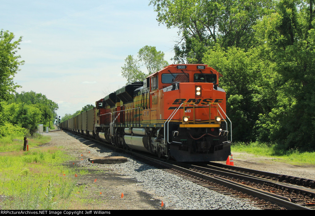 BNSF 9100 on the Holly Sub